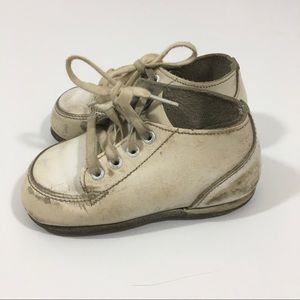 Stride Rite | Shoes | Vintage Stride Rite 7s White Leather Baby Shoes 4 ...